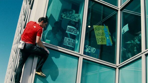 Alex Honnold Conquers Taipei 101 in Daring Live Climb - THEUKREPORT