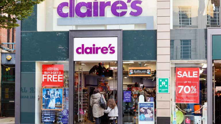 Major Retailers Collapse as 3,080 Stores Close in 2025 - THEUKREPORT